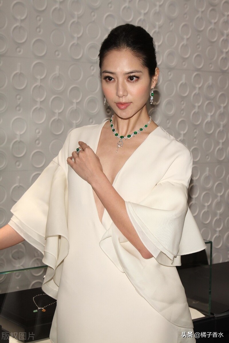 Taiwan's supermodel Bai Xinhui, looks like Lin Chiling - iNEWS