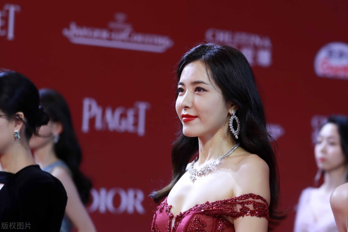 Appreciation of 10 most beautiful photos of actress Zeng Li after 70 ...