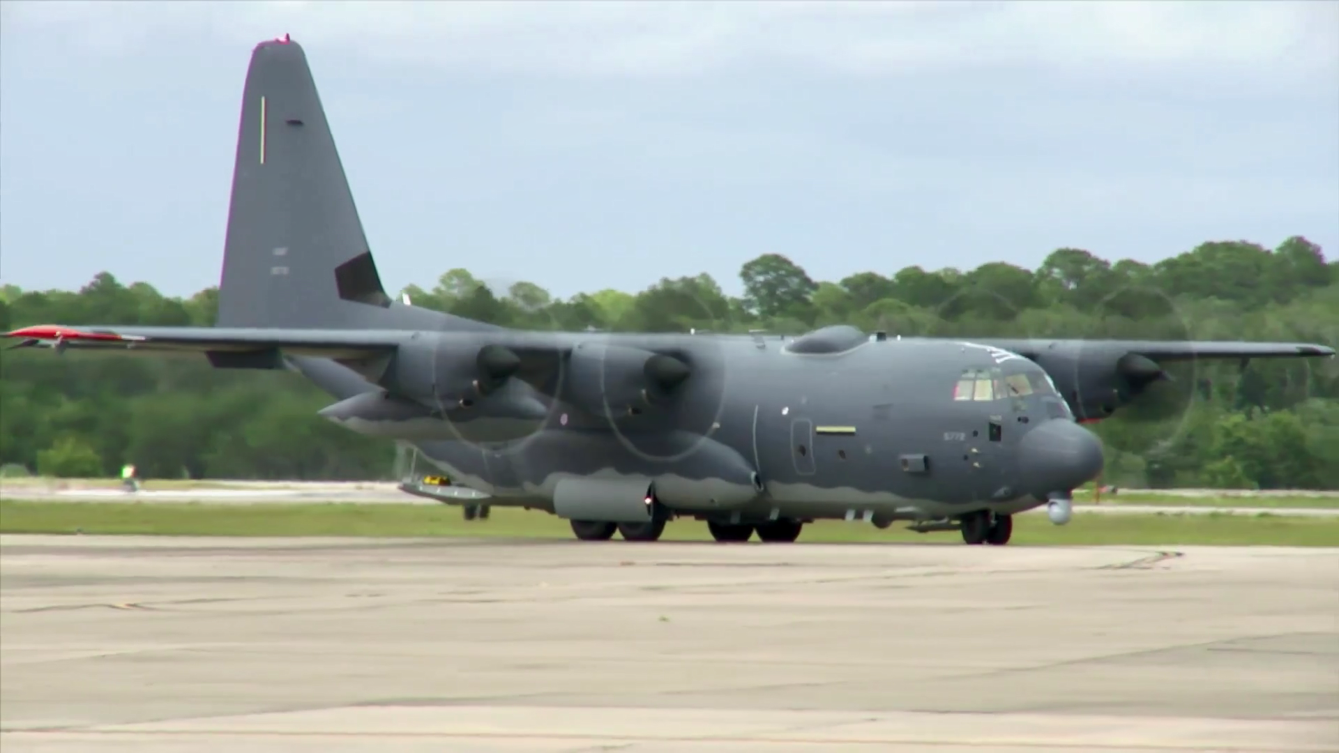 The US Army AC-130 armed attack aircraft, known as a tank with guns in ...