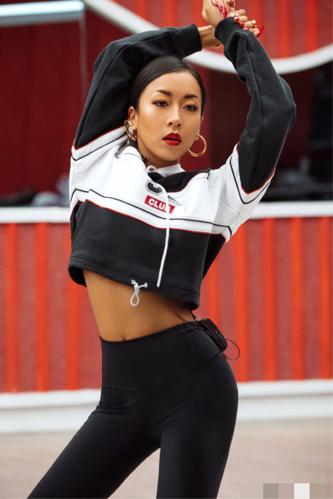 terror!Jike Junyi was patted on the shoulder by a stranger late at night, and singer Zhang Wei ...