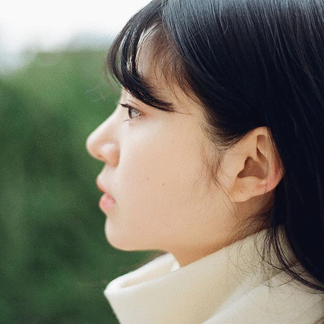 The girl with short hair shoots like this, her face is small - iNEWS