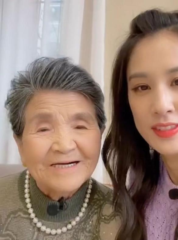 Huang Shengyi's live broadcast angered fans at 80-year-old mother-in ...
