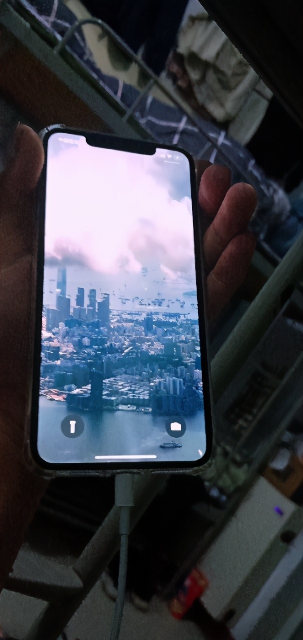 最新款華為mate40 PK 蘋果iPhone12，比較見分曉 - 資訊咖