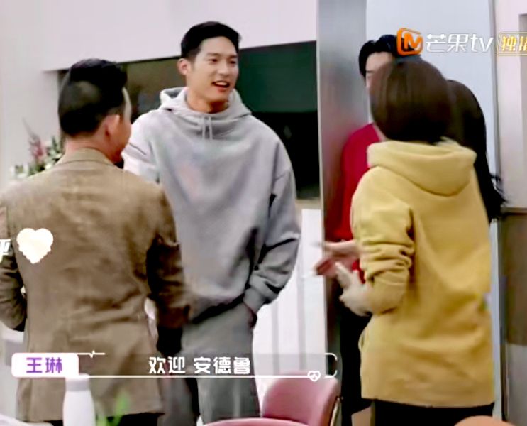 Wang Ziwen takes Wu Yongen back to her natal family, wanting to protect ...