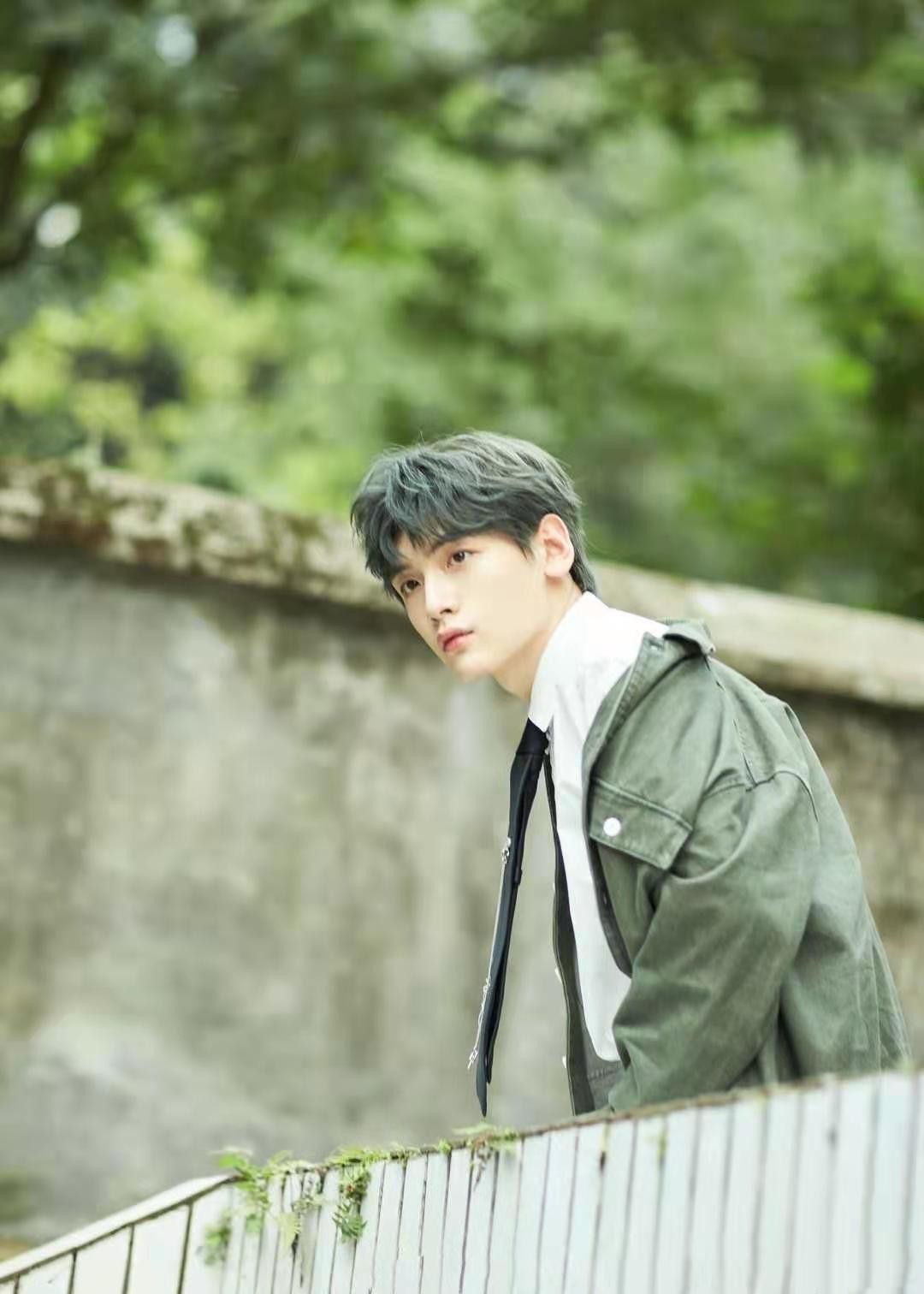 After the disbandment of R1SE, Zhai Xiaowen entered the group "Blessed ...