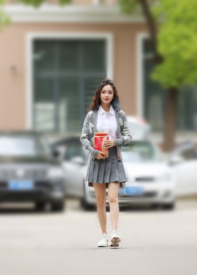 85 flowers love highlighting style: Liu Yifei is a bit cool, Yang Mi is ...