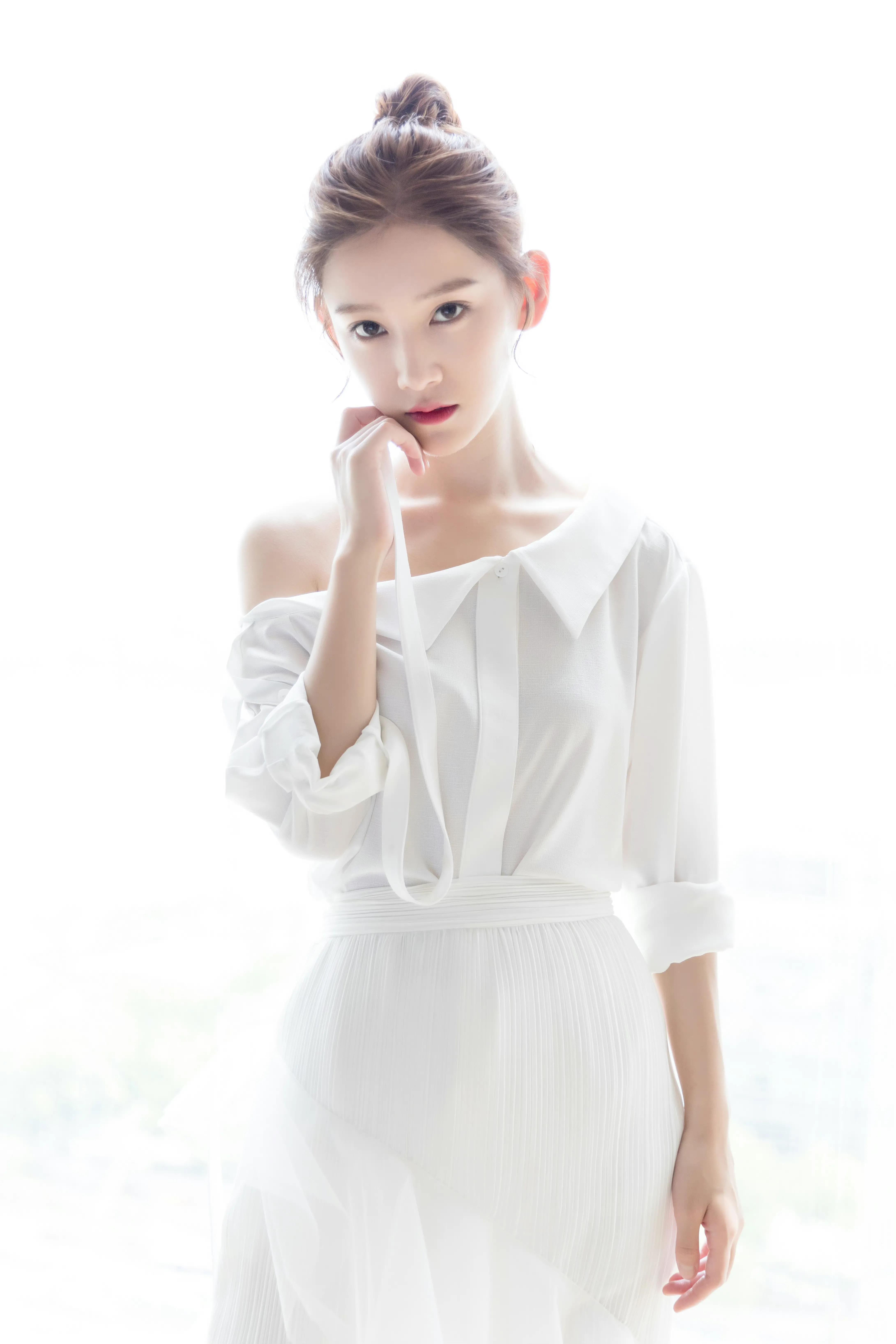 Gentle, charming, confident, free and easy Li Muchen - iNEWS