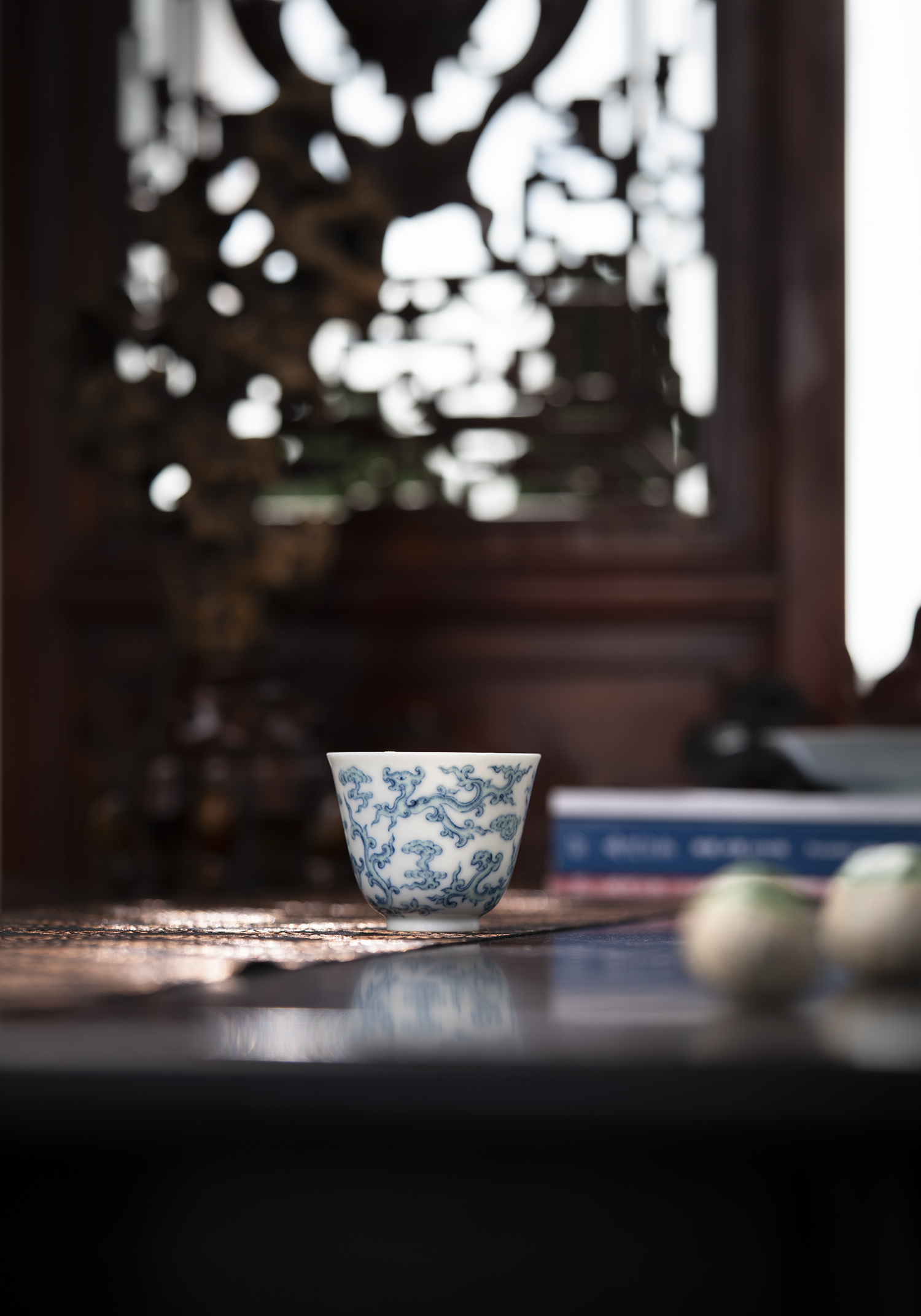 Doucai Kuilong Cup: Simple and solemn emperor pattern - iMedia
