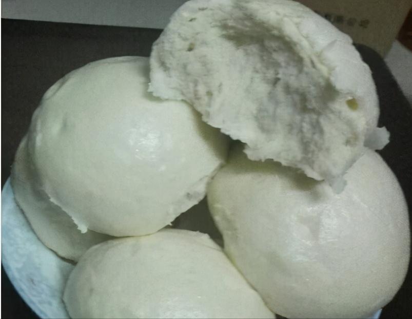 What should I put when steaming buns?Master: Add some of this steamed ...