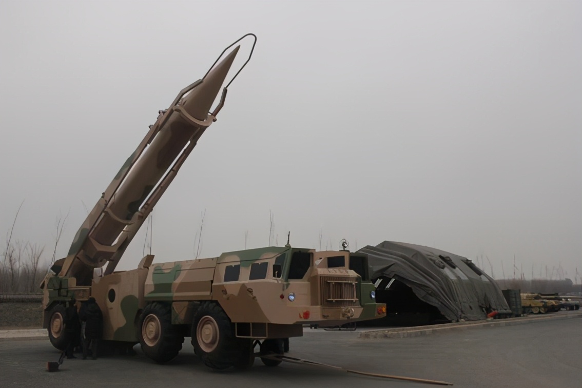 One shot can destroy the tank battalion. The domestic Condor 400 rocket ...