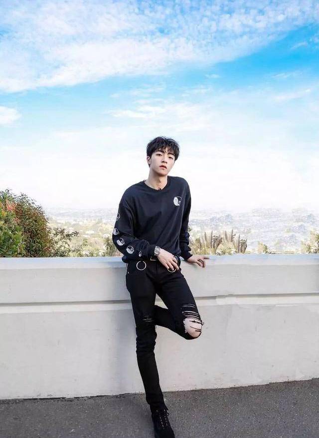 Liu Yuning actually has 113 legs!Full screen with thin legs and long ...