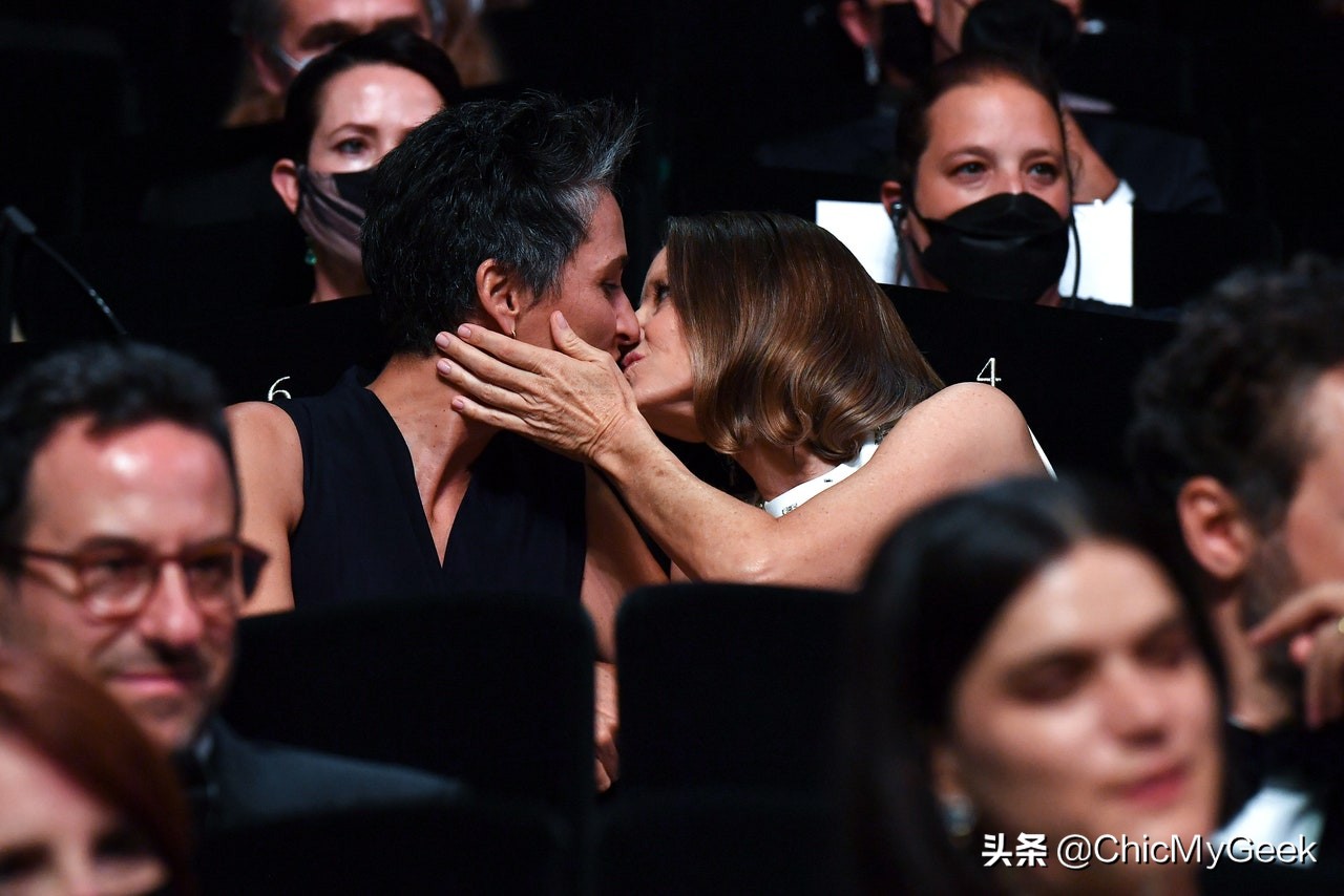 Oscar actress Judy Foster won the Lifetime Achievement Award at the ...