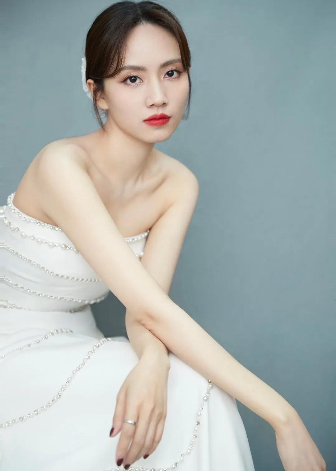 Liu Xijun, beautiful people, sweet songs, pure and invincible, sing ...