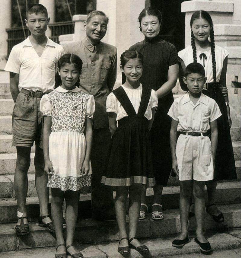 The love story of the founding father Chen Yun: his wife is 14 years ...