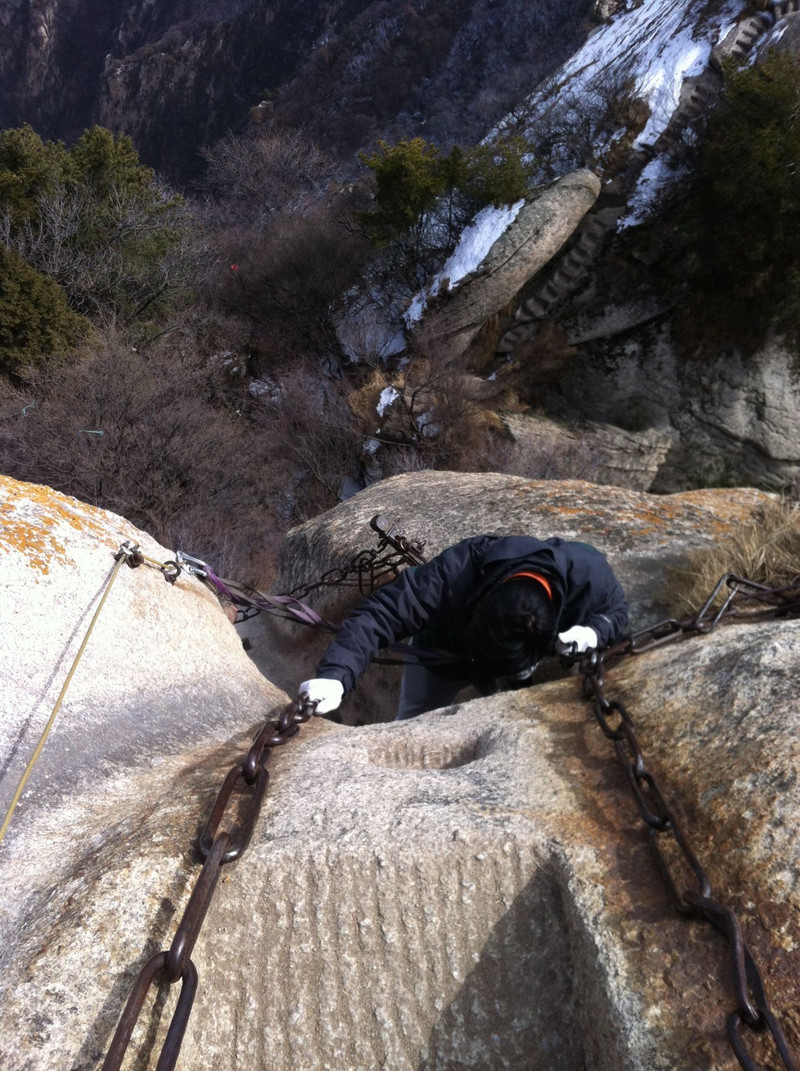The world's most dangerous, one cliff and the other cliff, let's go ...