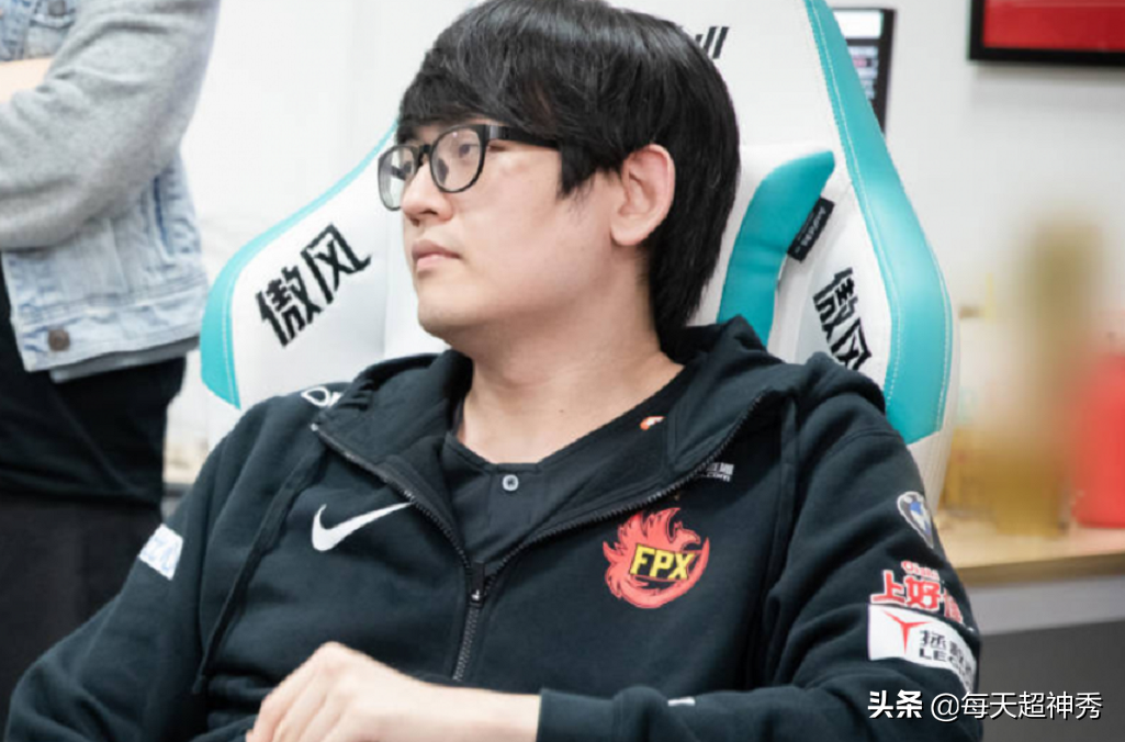 LOL Hanbok is updated, Smlz Gongzi has all appeared on the scene, Doinb's words may come true ...