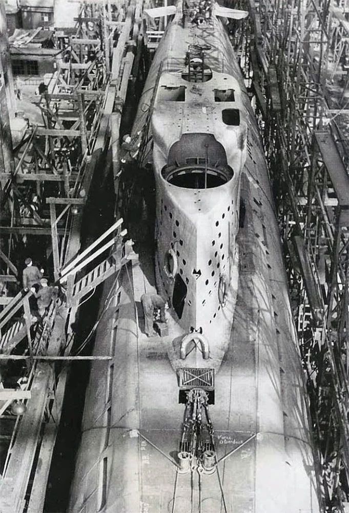 Detailed description of the German Type 21 submarine in World War II ...