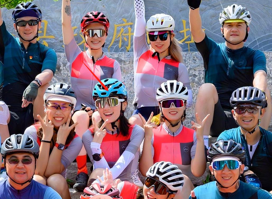 Li Yapeng rides with his friends for 100 kilometers. The post-90s ...