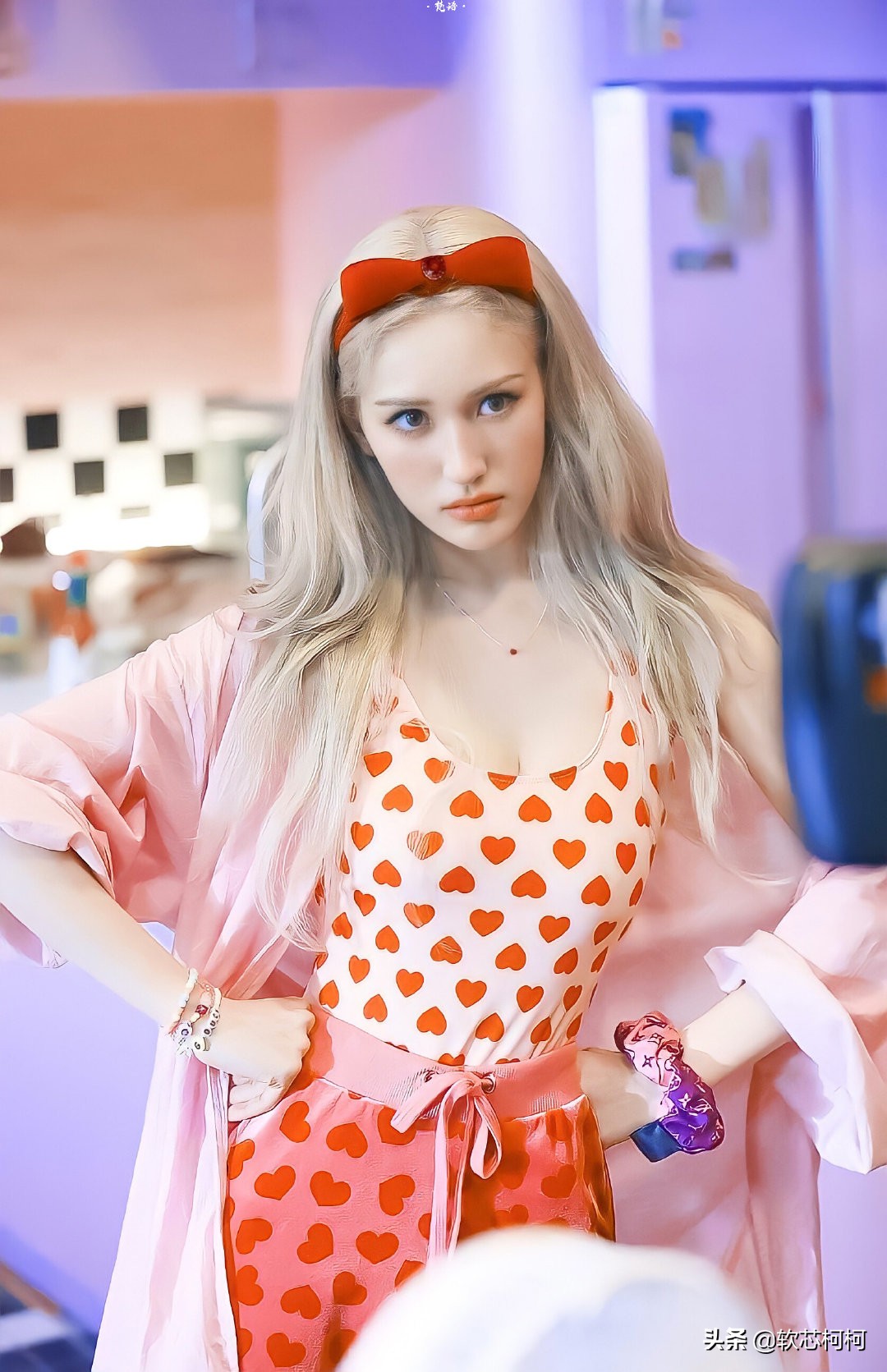 SOMI Kim So Mi released the new song "DUMB DUMB", the song is too short ...