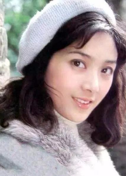 In the 1980s, the famous actress Gong Xue went to the United States ...