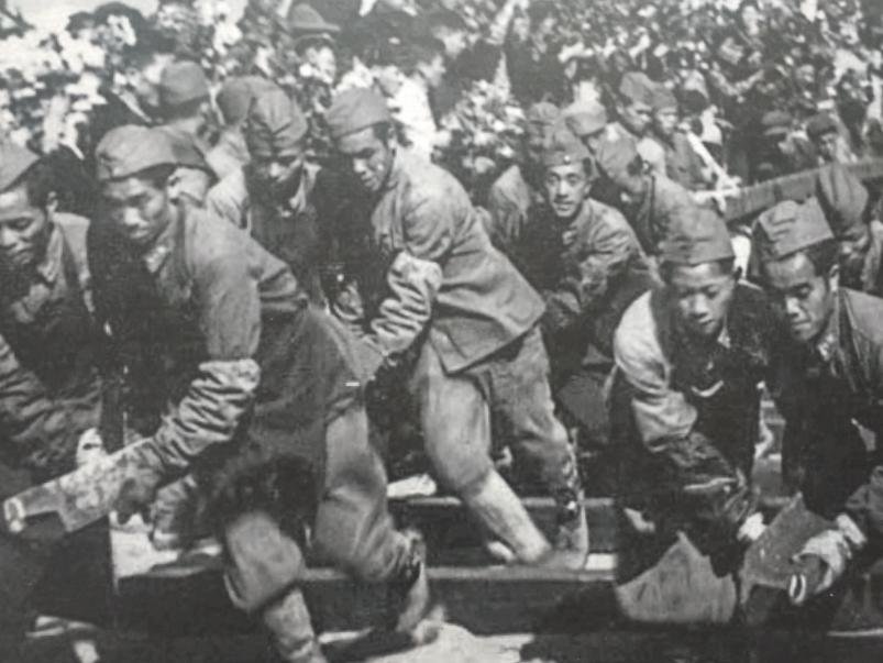 In the 1958 Kinmen Artillery Battle, the People's Liberation Army fired ...