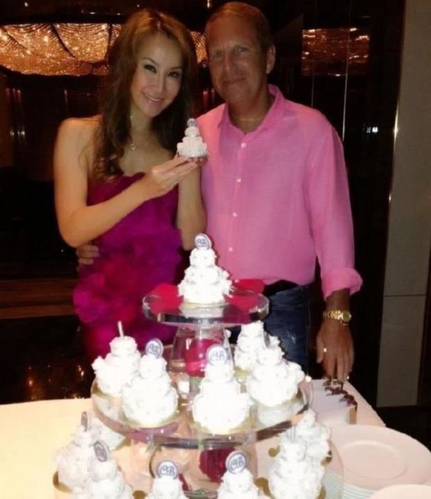 Coco Lee wears sports underwear without makeup, and his eyes are dull ...