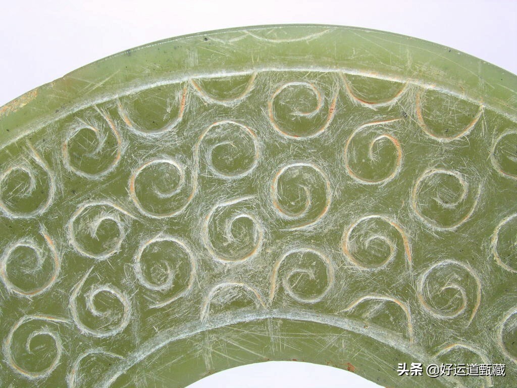 The grain pattern on the jade symbolizes the awakening of everything ...