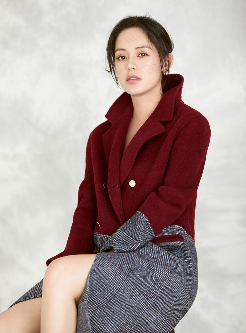 Wang Like exposes the feminine portrait of Huang Wenxiu - iNEWS