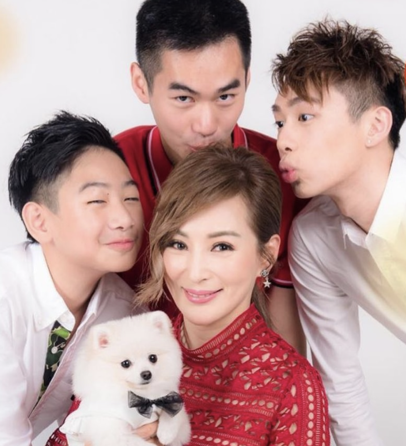 Luo Lin was interviewed and recalled raising three sons alone, divorced ...