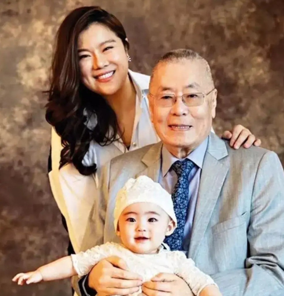 82-year-old Liu Shikunqing daughter's first birthday, 37-year-old wife ...