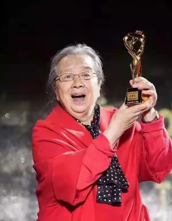 The 85-year-old Li Mingqi became popular again: It turned out that in addition to Rong Rong ...