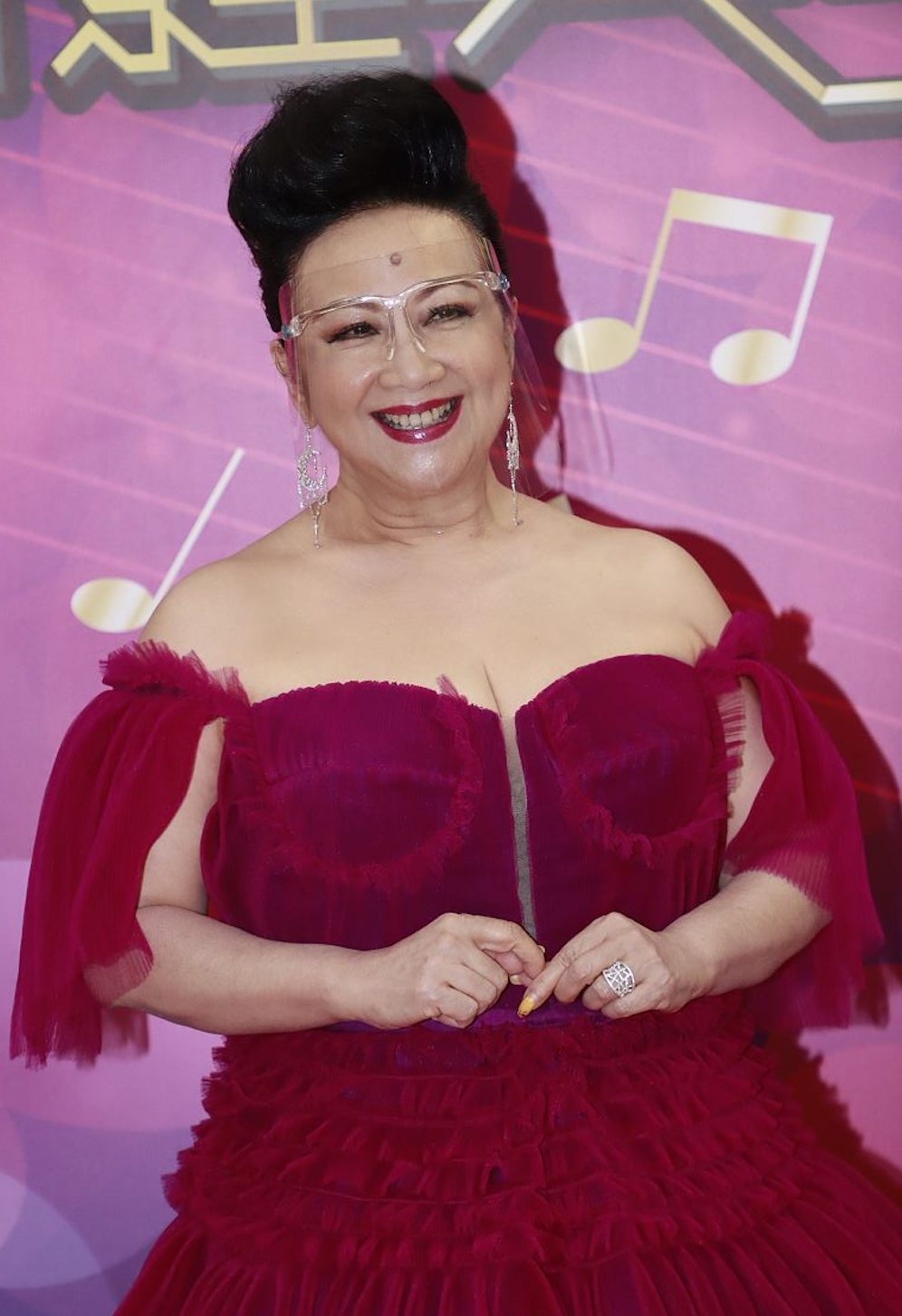 The video of Xue Jiayan eating dumplings with her 17-year-old boyfriend ...