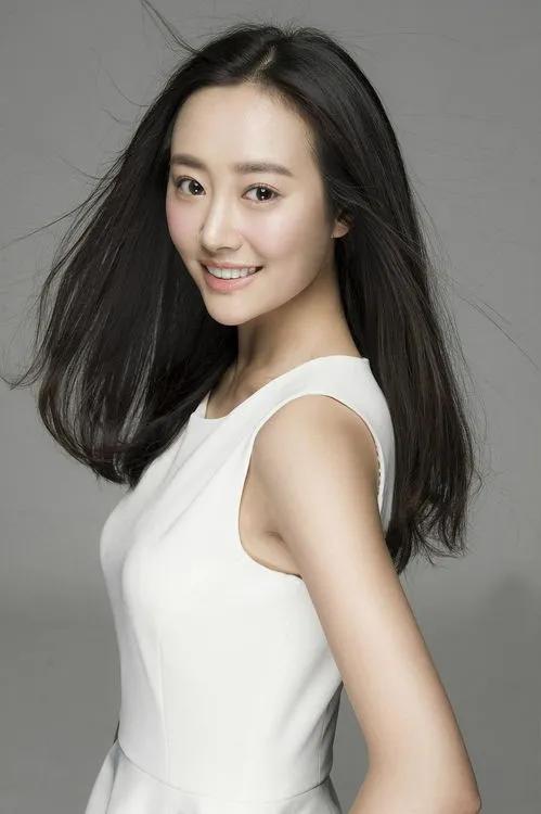 Li Chun.Is she a bit like Wang Ou?It's also a bit like Zheng Shuang, do ...