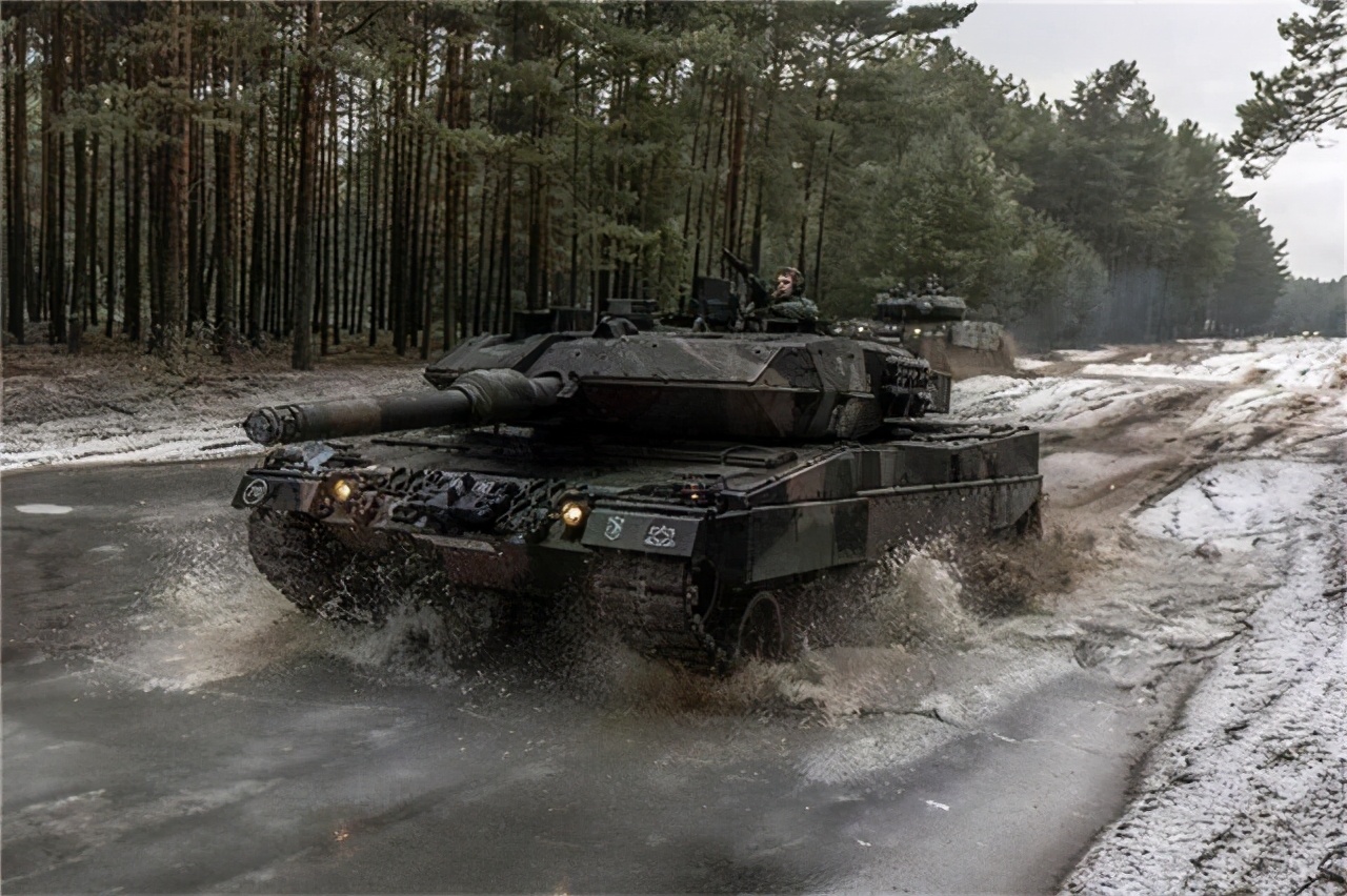 Poland is inextrous to introduce second-hand leopard 2 tanks, and now ...