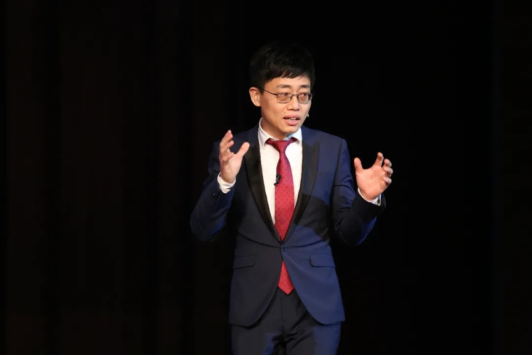 Huang Xi: Poor, rich, good, bad, I'm just a talk show - iNEWS