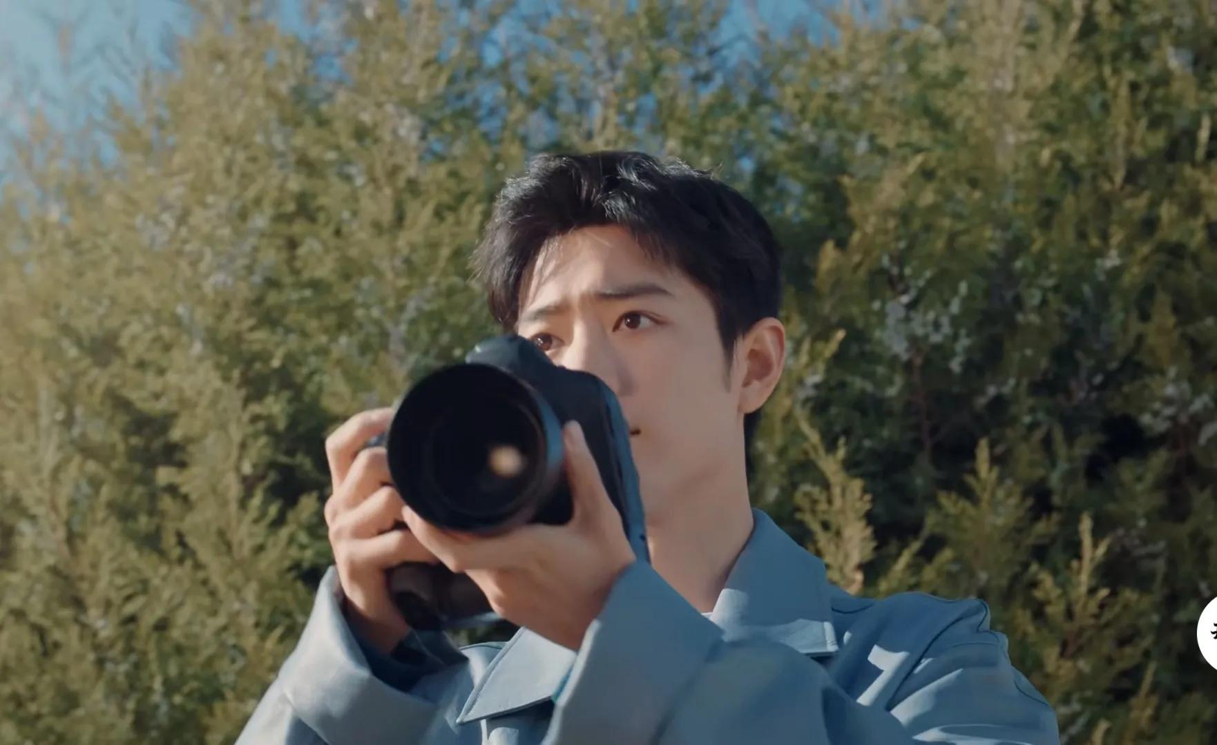 Xiao Zhan's "Dream Like a Dream" is rolled up inside the flower wall; opening a small stove is ...