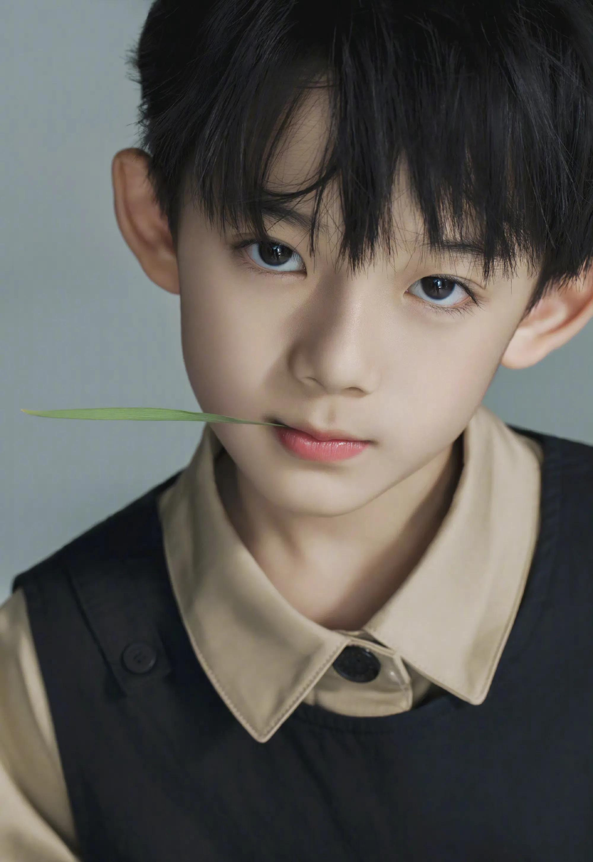 The low-key Yu Zheng actually announced the signing of a new actor in a ...