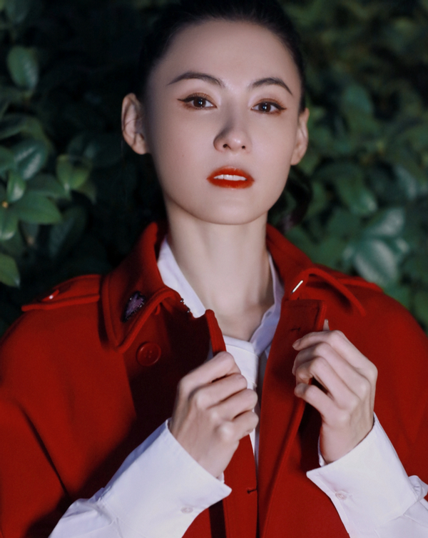 Cecilia Cheung's new year's red dress blockbuster film, with a high ...