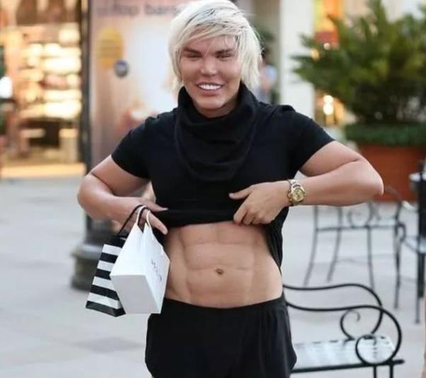 Brazilian "Male Barbie": After more than 70 moves on his face, he ...