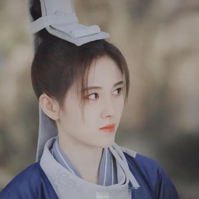 Ju Jingyi and Tang Yan are too perfunctory in dressing up in men's ...