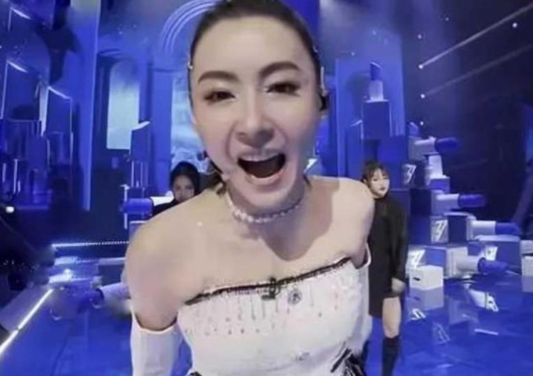 The old photos of Cecilia Cheung at the performance were exposed, and ...