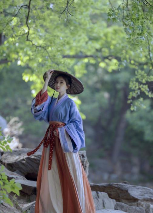 Feng Timo's antiquity portrait is on the rise, beautiful and sassy ...