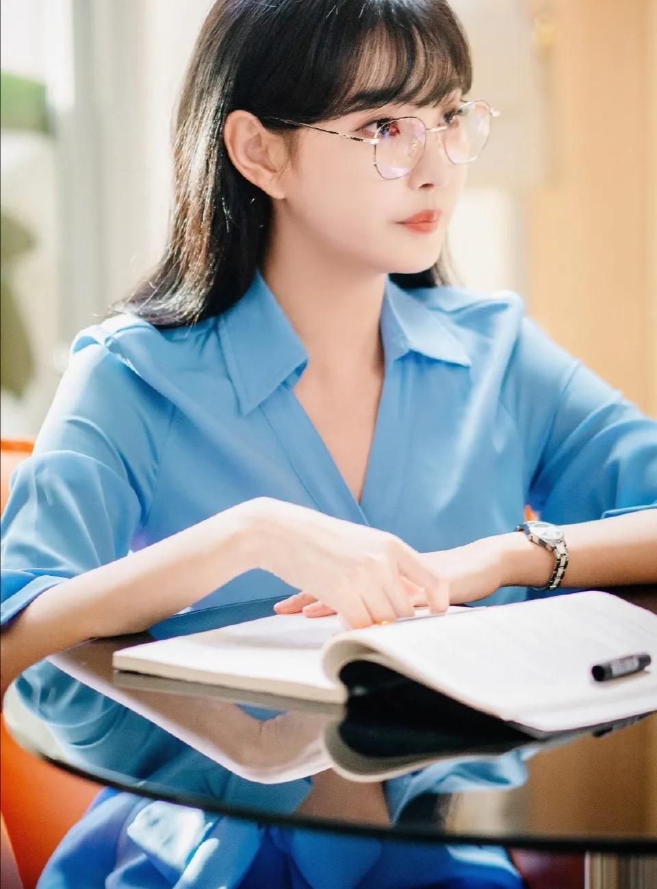 Actress Tong Fei, who has worked with director Wang Jing many times ...