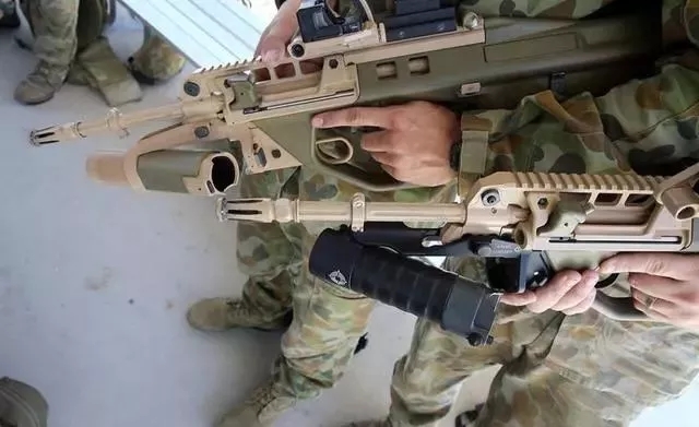 Magic change AUG: Australian F-90 assault rifle - iNEWS
