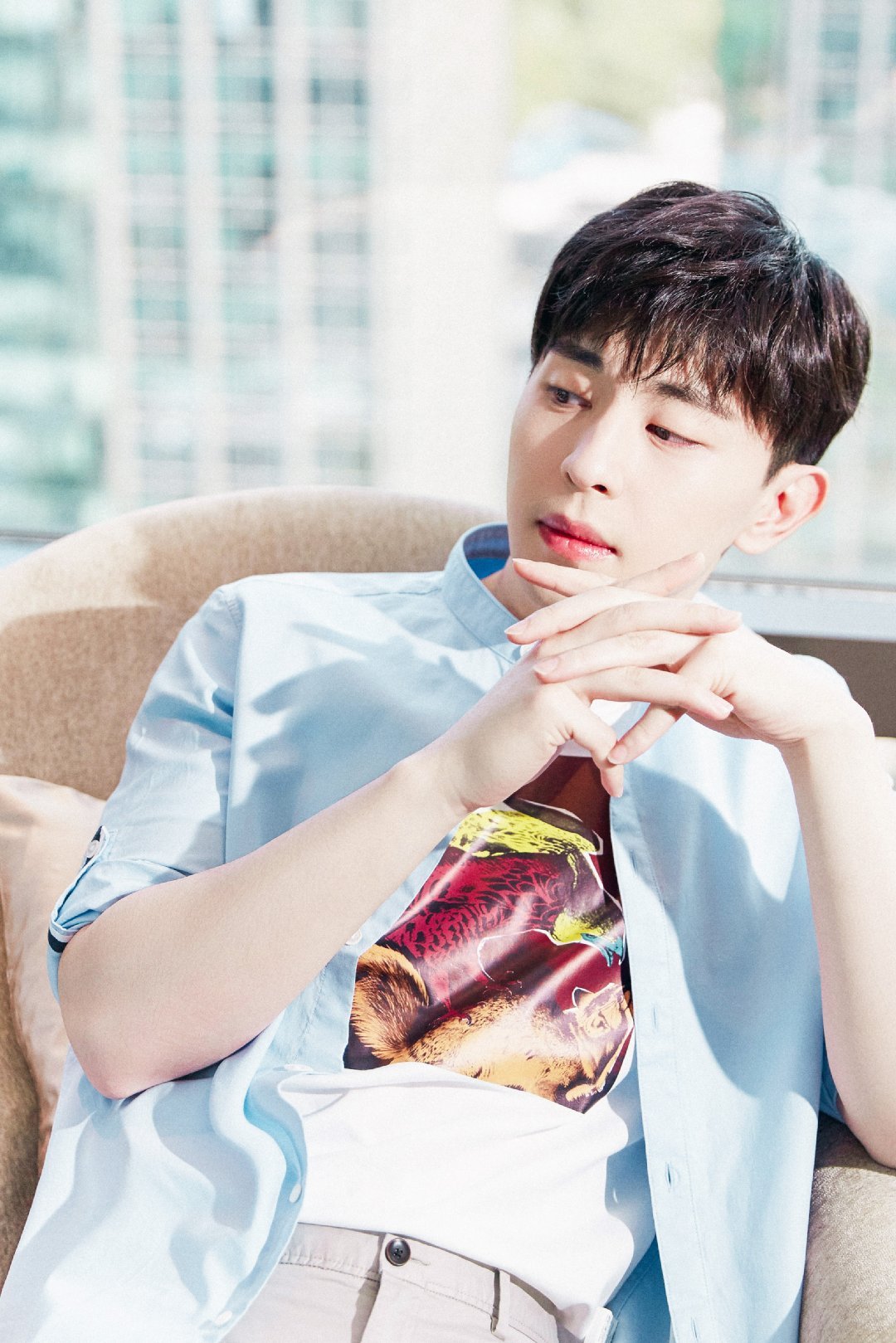 A netizen ran into Deng Lun playing basketball. It was really grounded ...