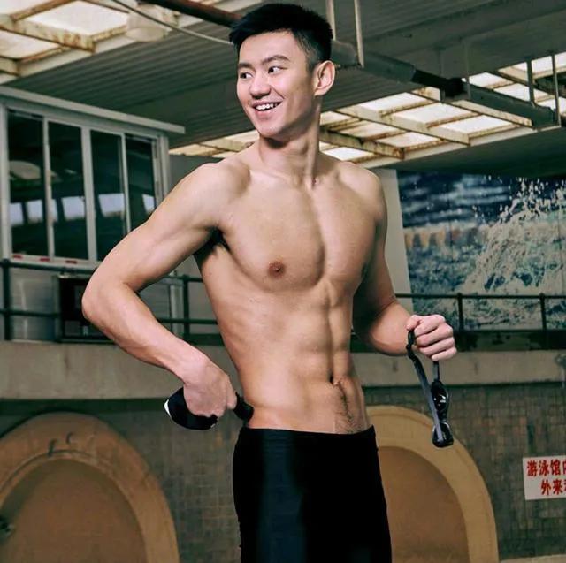 As a representative of the swimming world, Ning Zetao not only has a ...