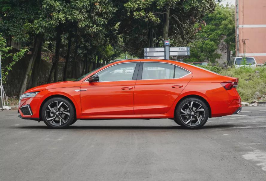 Who is more popular in fashion or home?Skoda Octavia Pro vs. Toyota ...