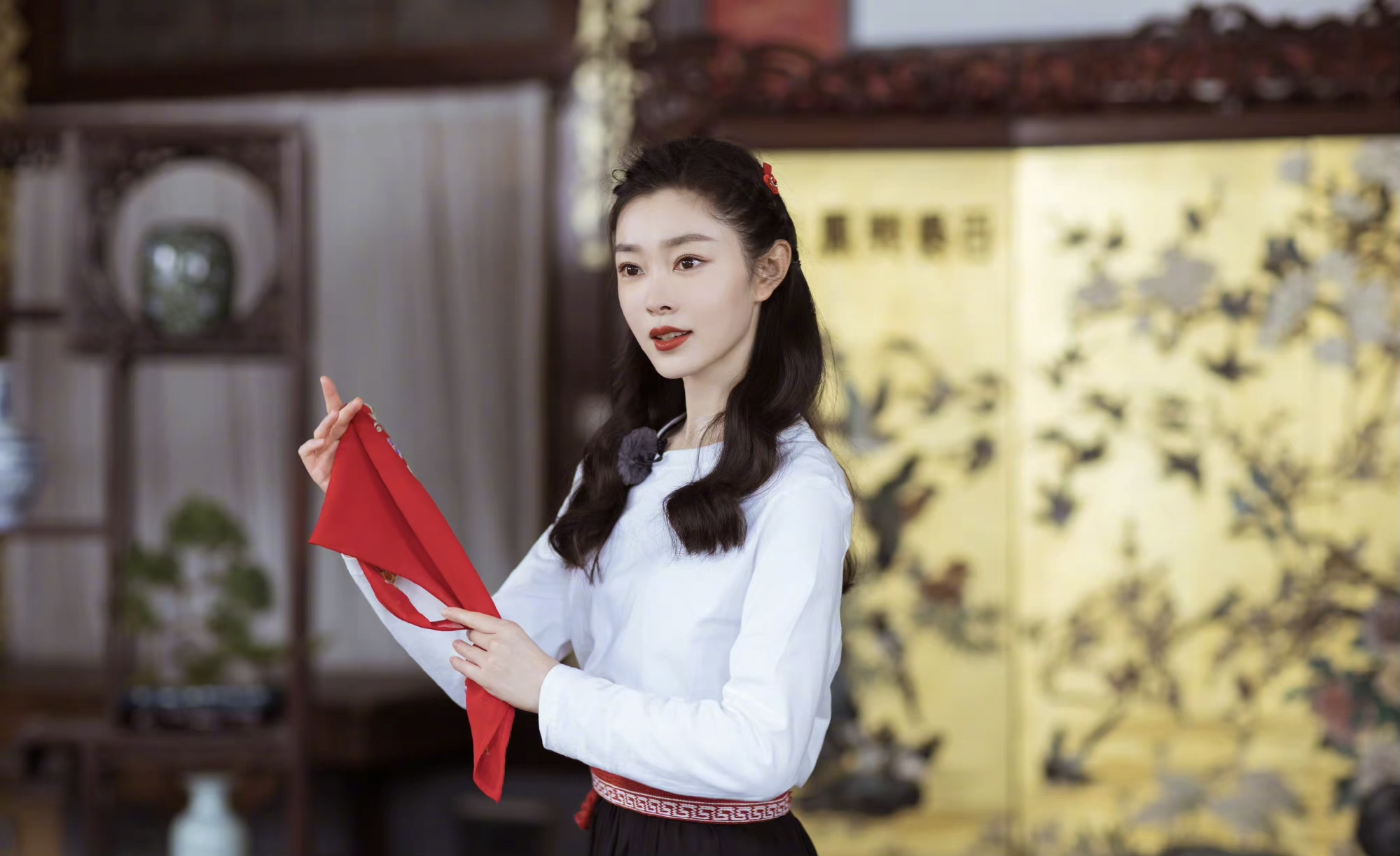 The three actresses have the most beautiful horn makeup, Song Yi is ...