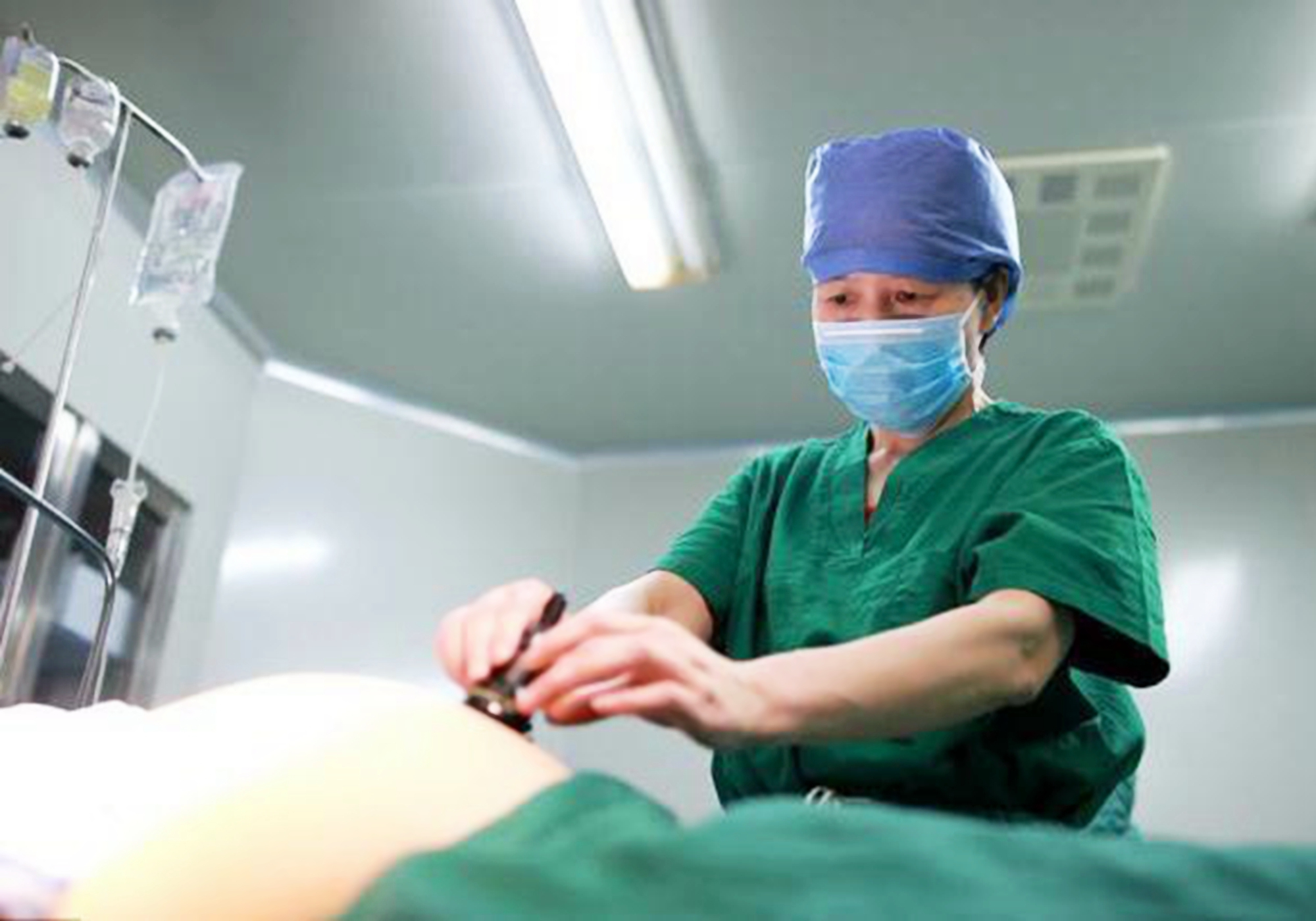 Is cesarean delivery really that simple?Just look at the tools used in ...
