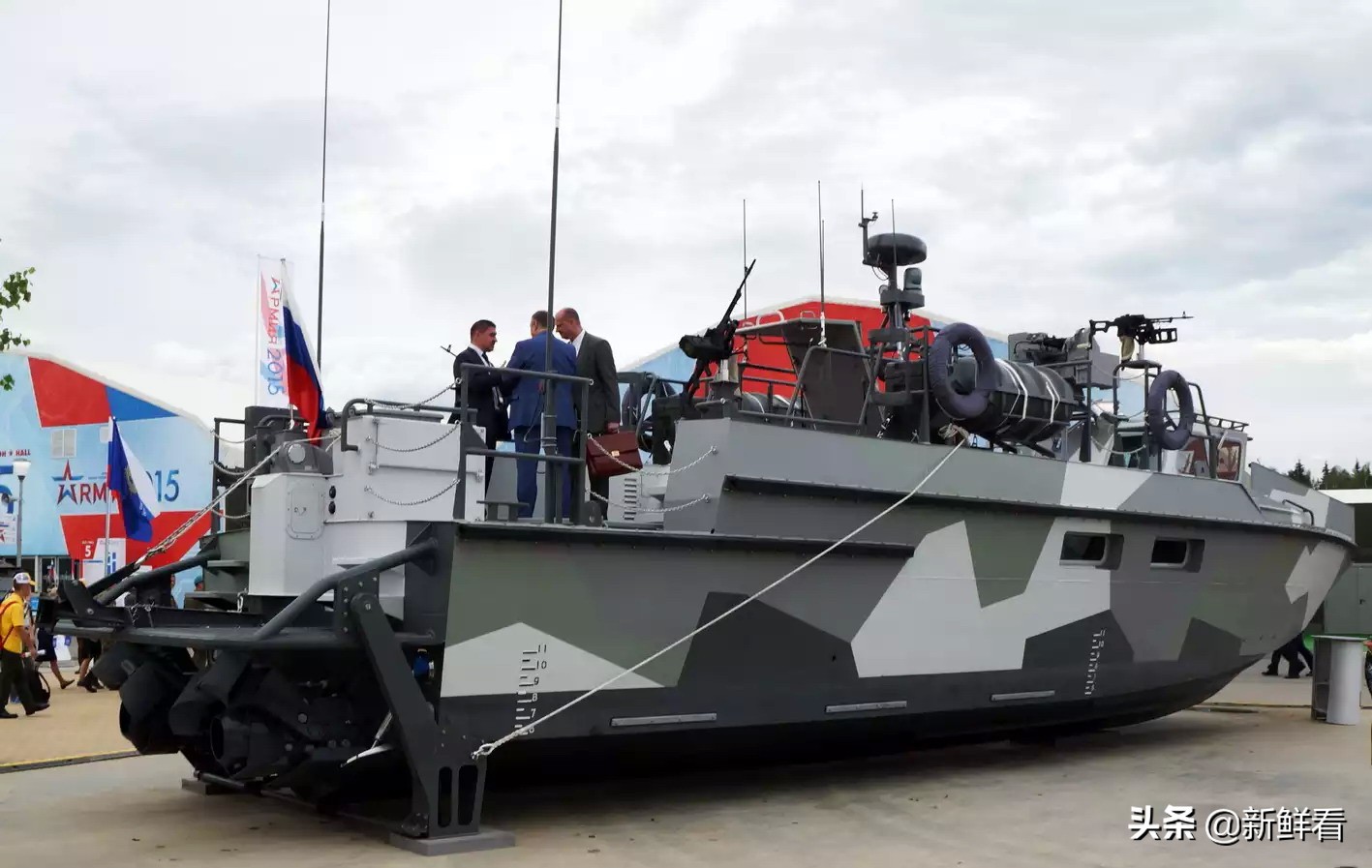 Russia's new high-speed landing craft, with a range of 740 kilometers ...